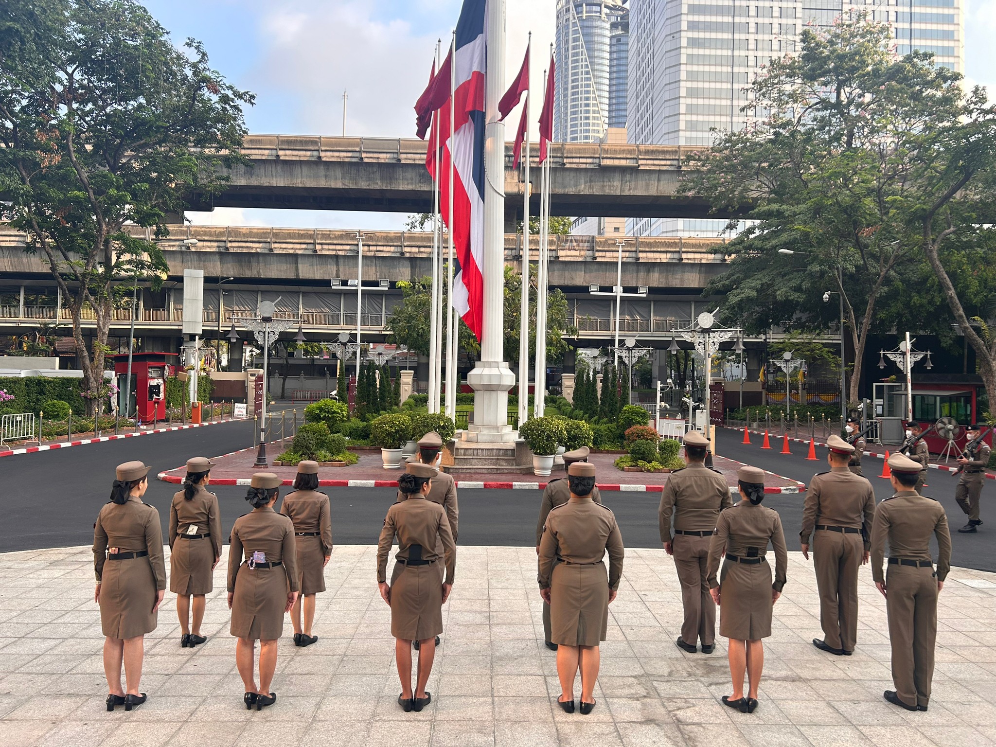 กิจกรรมเคารพธงชาติ - กองแผนงานกิจการพิเศษ